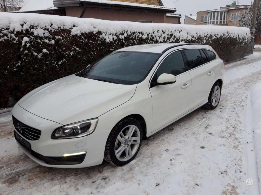 Balts Volvo V60 2014 Šauļi, ar dzinēja tilpumu 1.98 L un nobraukumu 222 tūkst. km par 7000 €, foto 3 vietnē AUTOMOTO.COM.LV