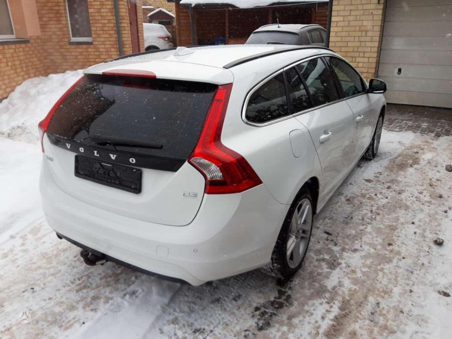 Balts Volvo V60 2014 Šauļi, ar dzinēja tilpumu 1.98 L un nobraukumu 222 tūkst. km par 7000 €, foto 6 vietnē AUTOMOTO.COM.LV