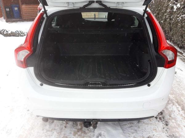 White Volvo V60 2014 in Siauliai, with an engine capacity of 1.98 L and mileage of 222 thousand km for 7000 €, photo 10 on AUTOMOTO.COM.LV