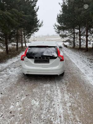 Balts Volvo V60 2014 Marijampole, ar dzinēja tilpumu 1.56 L un nobraukumu 187 tūkst. km par 6500 €, foto 2 vietnē AUTOMOTO.COM.LV