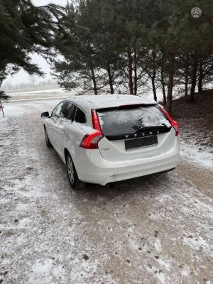 Balts Volvo V60 2014 Marijampole, ar dzinēja tilpumu 1.56 L un nobraukumu 187 tūkst. km par 6500 €, foto 3 vietnē AUTOMOTO.COM.LV