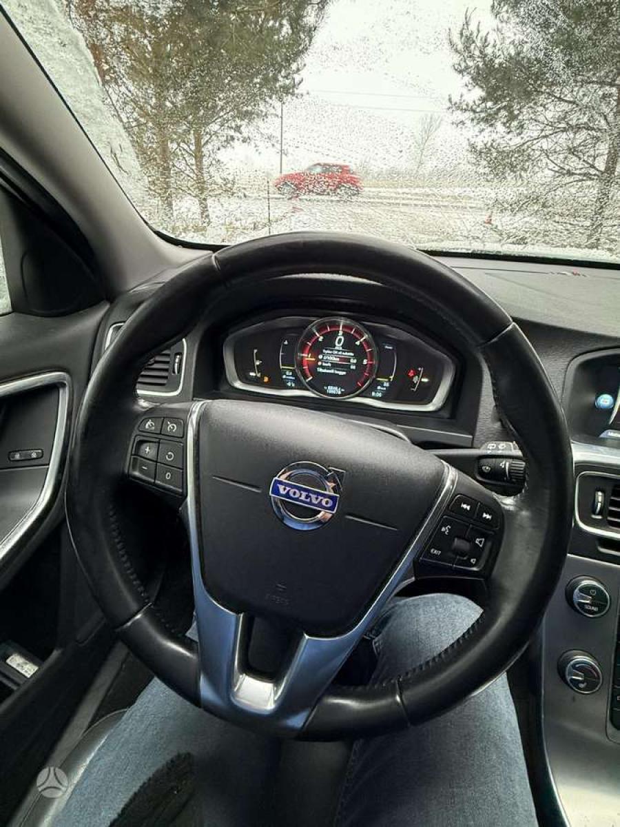 Balts Volvo V60 2014 Marijampole, ar dzinēja tilpumu 1.56 L un nobraukumu 187 tūkst. km par 6500 €, foto 14 vietnē AUTOMOTO.COM.LV