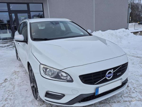 White Volvo V60 2014 in Raseiniai, with an engine capacity of 1.98 L and mileage of 257 thousand km for 7300 €, photo 5 on AUTOMOTO.COM.LV