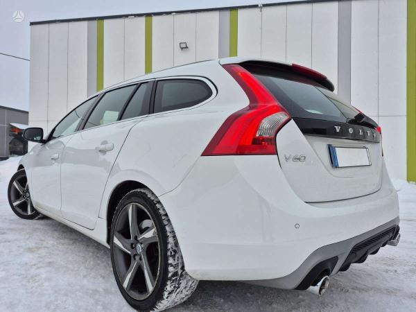 White Volvo V60 2014 in Raseiniai, with an engine capacity of 1.98 L and mileage of 257 thousand km for 7300 €, photo 9 on AUTOMOTO.COM.LV