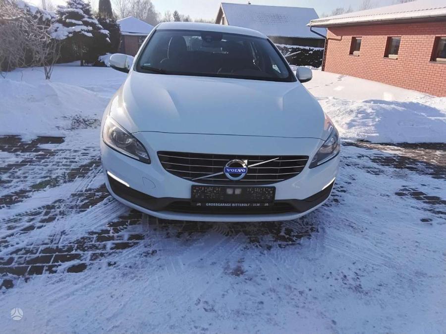 Balts Volvo V60 2014 Šauļi, ar dzinēja tilpumu 1.98 L un nobraukumu 340 tūkst. km par 5300 €, foto 2 vietnē AUTOMOTO.COM.LV