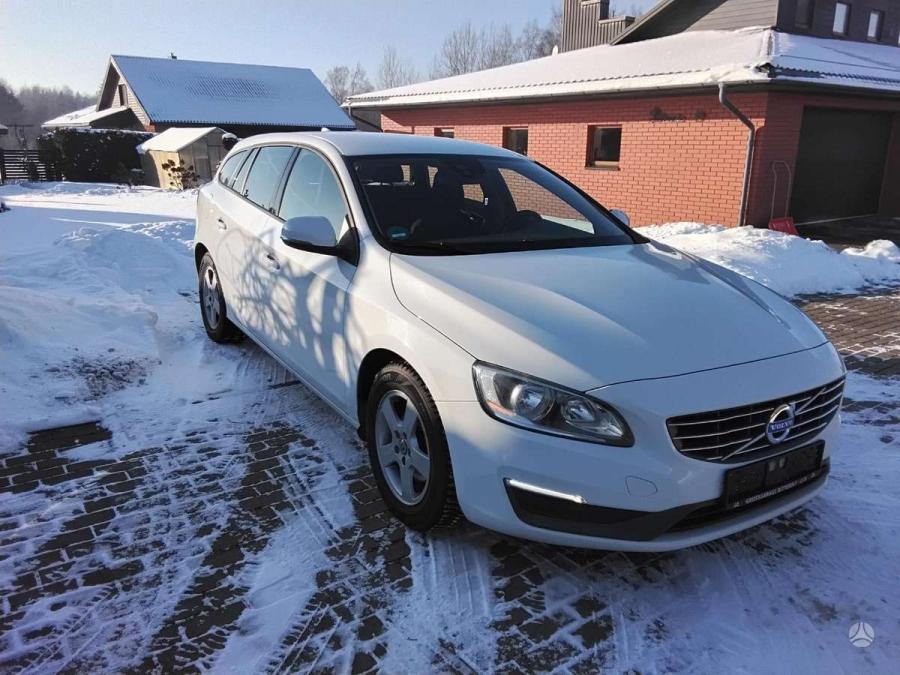 Balts Volvo V60 2014 Šauļi, ar dzinēja tilpumu 1.98 L un nobraukumu 340 tūkst. km par 5300 €, foto 3 vietnē AUTOMOTO.COM.LV