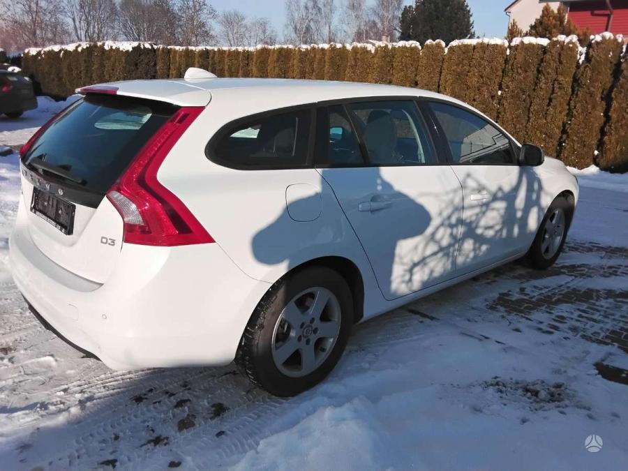 Balts Volvo V60 2014 Šauļi, ar dzinēja tilpumu 1.98 L un nobraukumu 340 tūkst. km par 5300 €, foto 5 vietnē AUTOMOTO.COM.LV