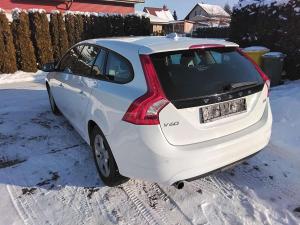 Balts Volvo V60 2014 Šauļi, ar dzinēja tilpumu 1.98 L un nobraukumu 340 tūkst. km par 5300 €, foto 7 vietnē AUTOMOTO.COM.LV