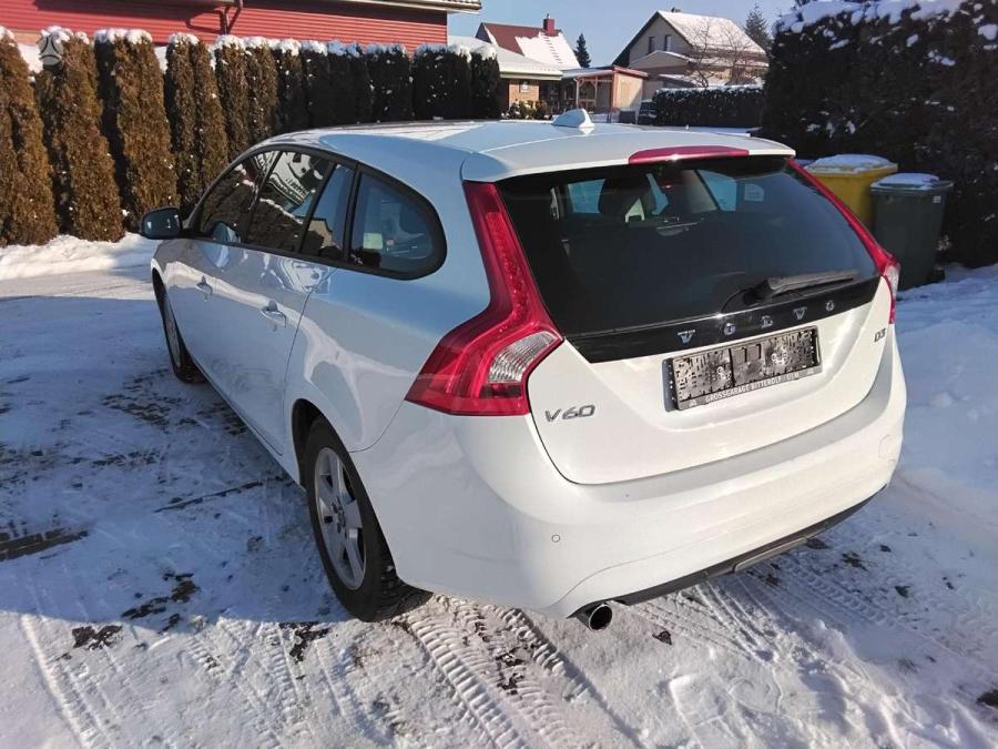 Balts Volvo V60 2014 Šauļi, ar dzinēja tilpumu 1.98 L un nobraukumu 340 tūkst. km par 5300 €, foto 7 vietnē AUTOMOTO.COM.LV