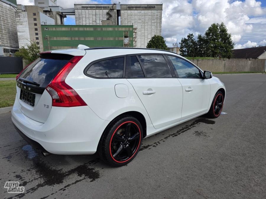 Balts Volvo V60 2014 Kretinga, ar dzinēja tilpumu 1.60 L un nobraukumu 221 tūkst. km par 4900 €, foto 6 vietnē AUTOMOTO.COM.LV
