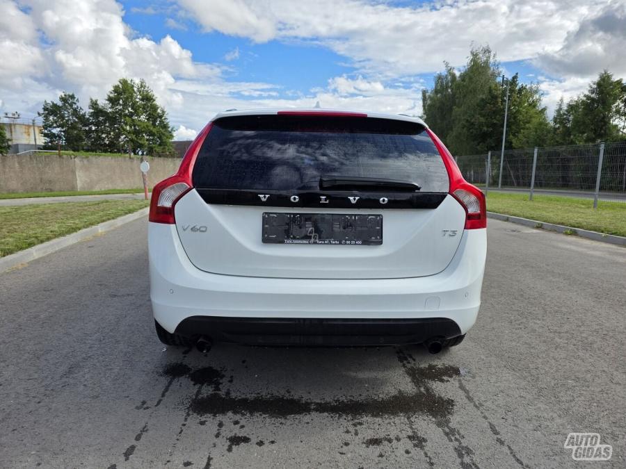 Balts Volvo V60 2014 Kretinga, ar dzinēja tilpumu 1.60 L un nobraukumu 221 tūkst. km par 4900 €, foto 7 vietnē AUTOMOTO.COM.LV
