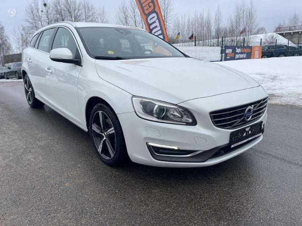 White Volvo V60 2014 in Kaunas, with an engine capacity of 1.97 L and mileage of 256 thousand km for 6950 €, photo 1 on AUTOMOTO.COM.LV