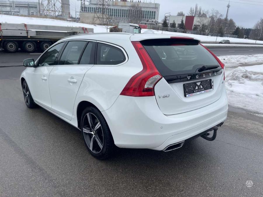 White Volvo V60 2014 in Kaunas, with an engine capacity of 1.97 L and mileage of 256 thousand km for 6950 €, photo 11 on AUTOMOTO.COM.LV