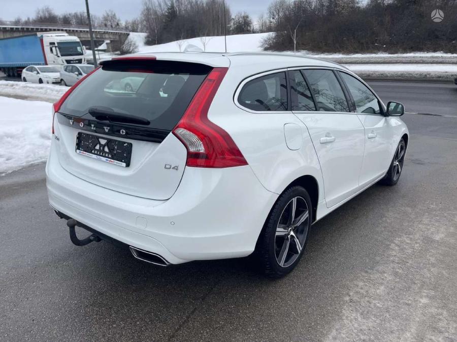 White Volvo V60 2014 in Kaunas, with an engine capacity of 1.97 L and mileage of 256 thousand km for 6950 €, photo 13 on AUTOMOTO.COM.LV
