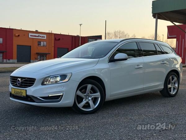 White Volvo V60 2014 in Tartu, with an engine capacity of 2.00 L and mileage of 261 thousand km for 8999 €, photo 3 on AUTOMOTO.COM.LV