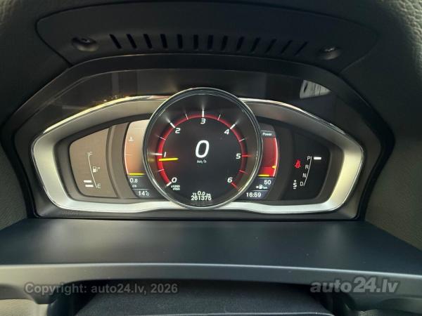 White Volvo V60 2014 in Tartu, with an engine capacity of 2.00 L and mileage of 261 thousand km for 8999 €, photo 7 on AUTOMOTO.COM.LV