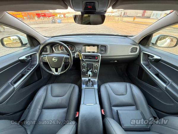 Balts Volvo V60 2014 Tartu, ar dzinēja tilpumu 2.00 L un nobraukumu 261 tūkst. km par 8999 €, foto 11 vietnē AUTOMOTO.COM.LV