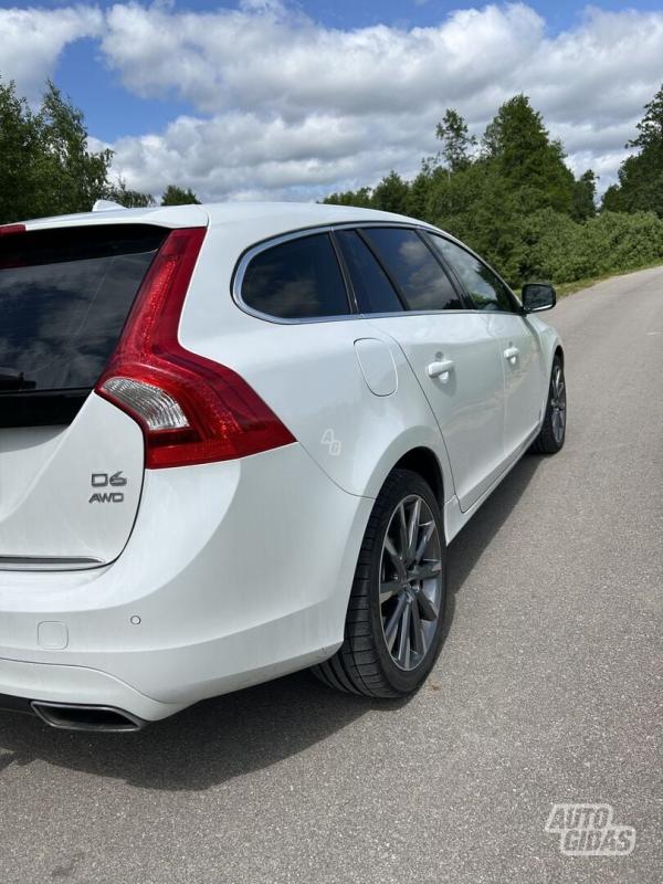 White Volvo V60 2014 in Alytus, with an engine capacity of 2.40 L and mileage of 266 thousand km for 8250 €, photo 4 on AUTOMOTO.COM.LV