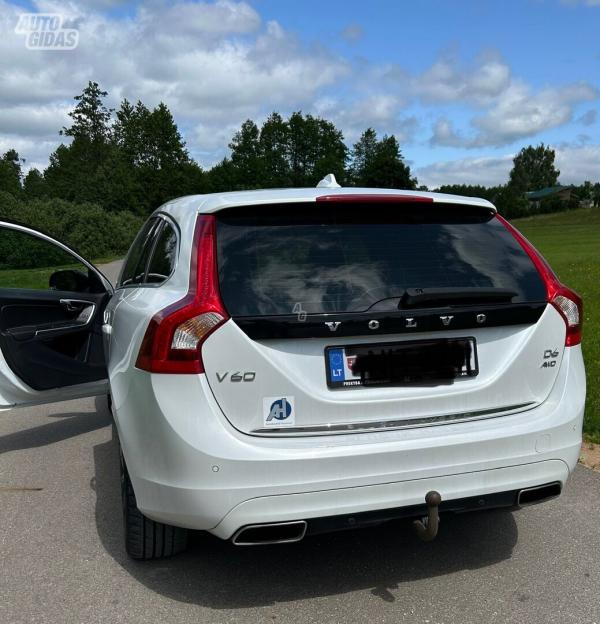 White Volvo V60 2014 in Alytus, with an engine capacity of 2.40 L and mileage of 266 thousand km for 8250 €, photo 5 on AUTOMOTO.COM.LV