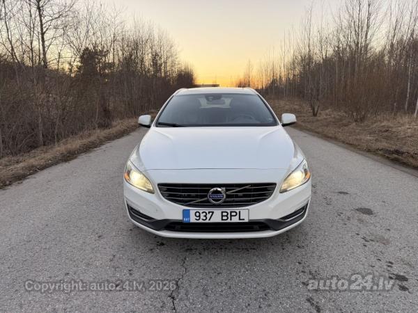 White Volvo V60 2014 in Tallinn, with an engine capacity of 2.40 L and mileage of 189 thousand km for 9600 €, photo 1 on AUTOMOTO.COM.LV
