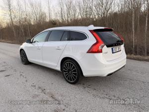Balts Volvo V60 2014 Tallina, ar dzinēja tilpumu 2.40 L un nobraukumu 189 tūkst. km par 9600 €, foto 4 vietnē AUTOMOTO.COM.LV