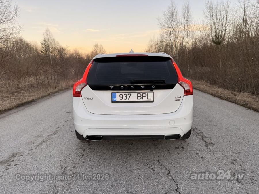 Balts Volvo V60 2014 Tallina, ar dzinēja tilpumu 2.40 L un nobraukumu 189 tūkst. km par 9600 €, foto 5 vietnē AUTOMOTO.COM.LV
