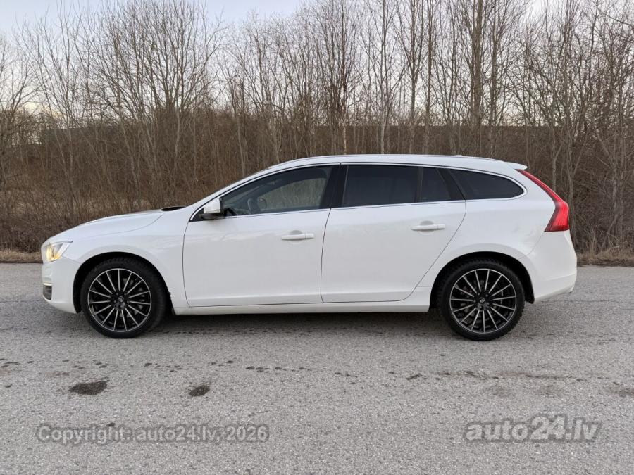Balts Volvo V60 2014 Tallina, ar dzinēja tilpumu 2.40 L un nobraukumu 189 tūkst. km par 9600 €, foto 6 vietnē AUTOMOTO.COM.LV