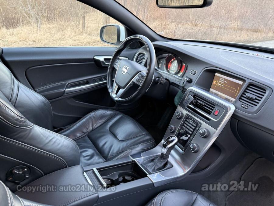 Balts Volvo V60 2014 Tallina, ar dzinēja tilpumu 2.40 L un nobraukumu 189 tūkst. km par 9600 €, foto 11 vietnē AUTOMOTO.COM.LV
