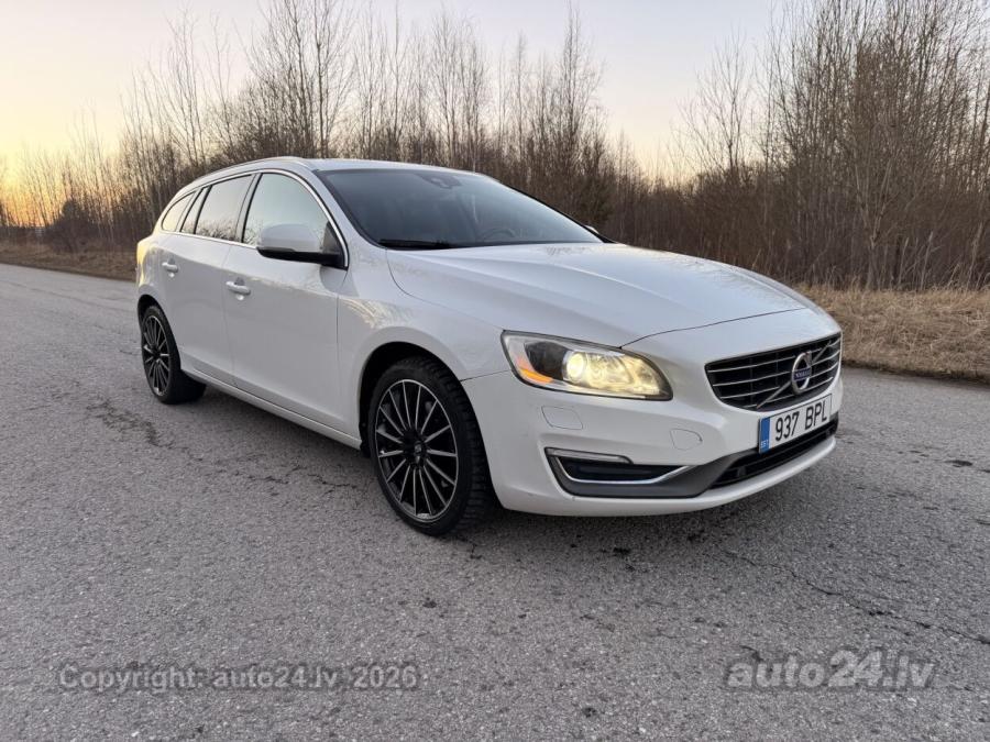 Balts Volvo V60 2014 Tallina, ar dzinēja tilpumu 2.40 L un nobraukumu 189 tūkst. km par 9600 €, foto 18 vietnē AUTOMOTO.COM.LV