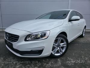 White Volvo V60 2014 in Tallinn, with an engine capacity of 2.40 L and mileage of 210 thousand km for 8790 €, photo  on AUTOMOTO.COM.LV