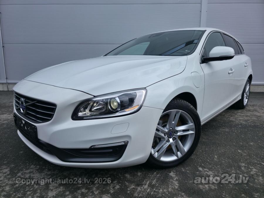White Volvo V60 2014 in Tallinn, with an engine capacity of 2.40 L and mileage of 210 thousand km for 8790 €, photo 1 on AUTOMOTO.COM.LV
