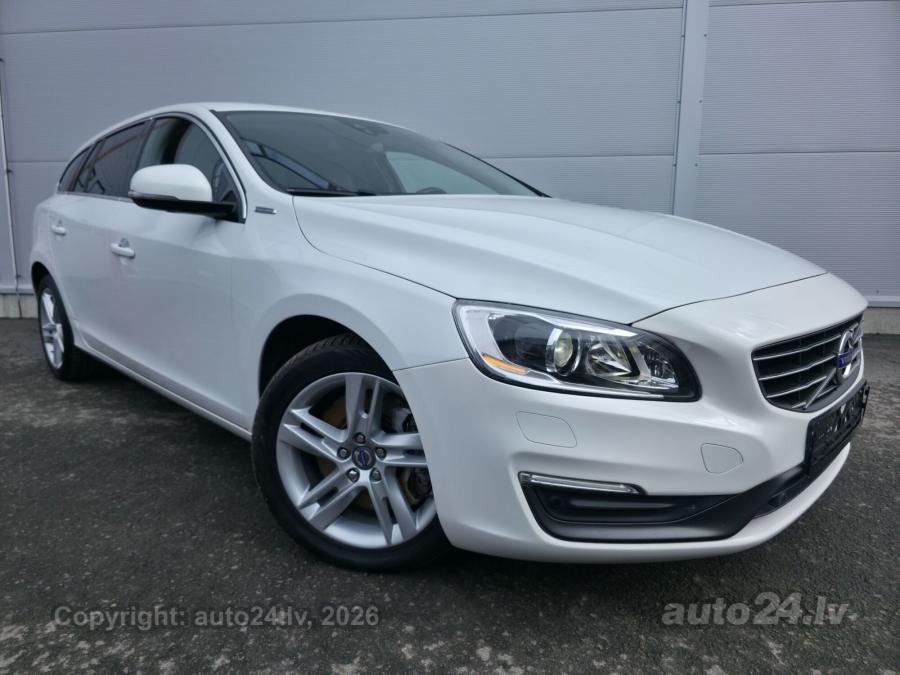 White Volvo V60 2014 in Tallinn, with an engine capacity of 2.40 L and mileage of 210 thousand km for 8790 €, photo 3 on AUTOMOTO.COM.LV