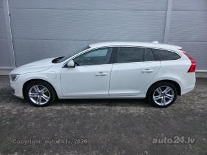 White Volvo V60 2014 in Tallinn, with an engine capacity of 2.40 L and mileage of 210 thousand km for 8790 €, photo 7 on AUTOMOTO.COM.LV