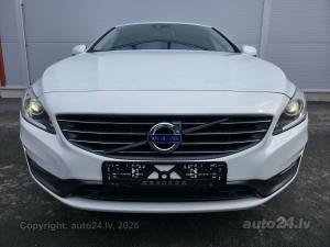 White Volvo V60 2014 in Tallinn, with an engine capacity of 2.40 L and mileage of 210 thousand km for 8790 €, photo 8 on AUTOMOTO.COM.LV