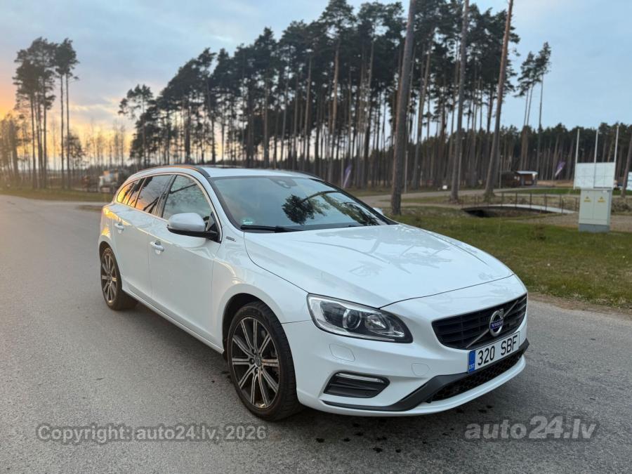 White Volvo V60 2014 in Parnu, with an engine capacity of 2.40 L and mileage of 346 thousand km for 8880 €, photo 1 on AUTOMOTO.COM.LV