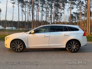 White Volvo V60 2014 in Parnu, with an engine capacity of 2.40 L and mileage of 346 thousand km for 8880 €, photo 7 on AUTOMOTO.COM.LV