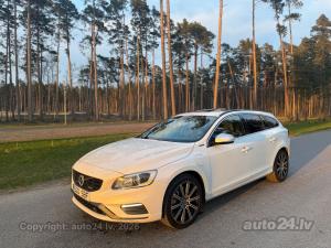 White Volvo V60 2014 in Parnu, with an engine capacity of 2.40 L and mileage of 346 thousand km for 8880 €, photo 8 on AUTOMOTO.COM.LV