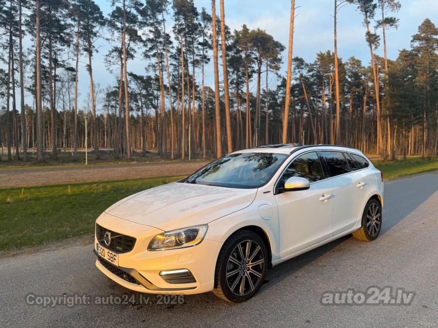 White Volvo V60 2014 in Parnu, with an engine capacity of 2.40 L and mileage of 346 thousand km for 8880 €, photo 8 on AUTOMOTO.COM.LV