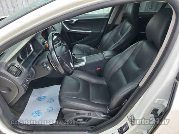 Balts Volvo V60 2014 Tallina, ar dzinēja tilpumu 2.00 L un nobraukumu 261 tūkst. km par 8290 €, foto 9 vietnē AUTOMOTO.COM.LV