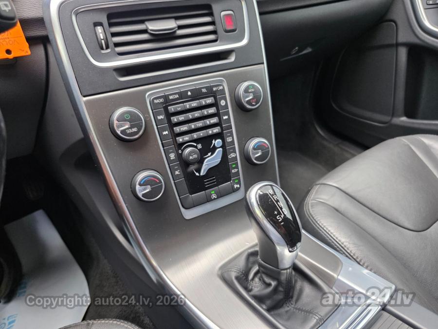 Белый Вольво B60 2014 в Таллин, объемом двигателя 2.00 л и пробегом 261 тыс. км за 8290 €, фото 18 на AUTOMOTO.COM.LV
