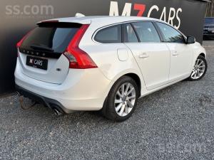 Balts Volvo V60 2014 Rīga, ar dzinēja tilpumu 2.00 L un nobraukumu 262 tūkst. km par 7390 €, foto 4 vietnē AUTOMOTO.COM.LV