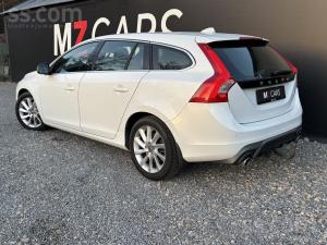 Balts Volvo V60 2014 Rīga, ar dzinēja tilpumu 2.00 L un nobraukumu 262 tūkst. km par 7390 €, foto 5 vietnē AUTOMOTO.COM.LV