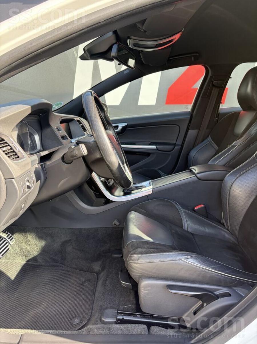 Balts Volvo V60 2014 Rīga, ar dzinēja tilpumu 2.00 L un nobraukumu 262 tūkst. km par 7390 €, foto 6 vietnē AUTOMOTO.COM.LV