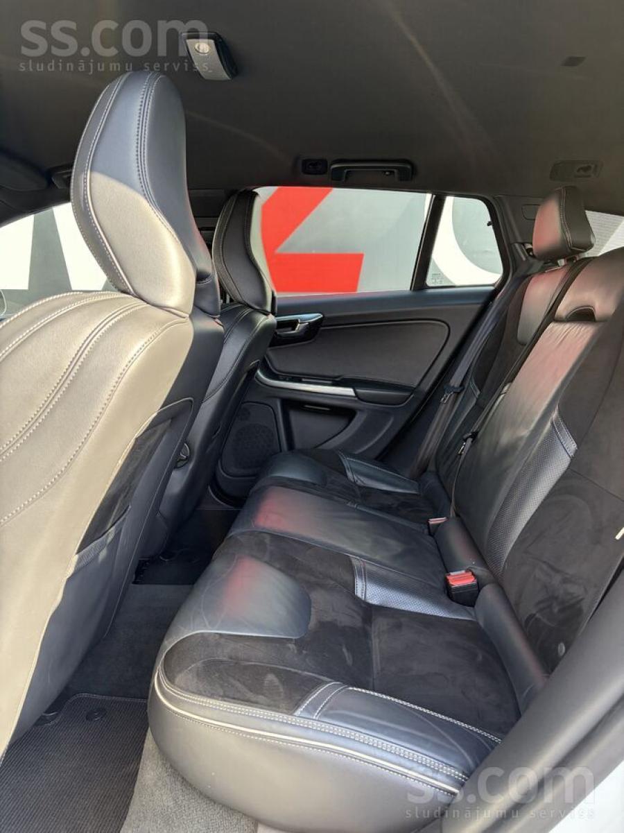 Balts Volvo V60 2014 Rīga, ar dzinēja tilpumu 2.00 L un nobraukumu 262 tūkst. km par 7390 €, foto 7 vietnē AUTOMOTO.COM.LV