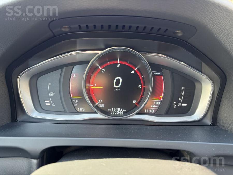 Balts Volvo V60 2014 Rīga, ar dzinēja tilpumu 2.00 L un nobraukumu 262 tūkst. km par 7390 €, foto 9 vietnē AUTOMOTO.COM.LV