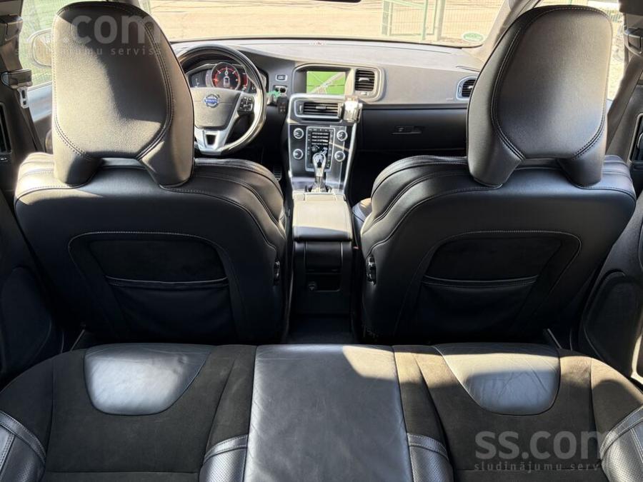 Balts Volvo V60 2014 Rīga, ar dzinēja tilpumu 2.00 L un nobraukumu 262 tūkst. km par 7390 €, foto 10 vietnē AUTOMOTO.COM.LV
