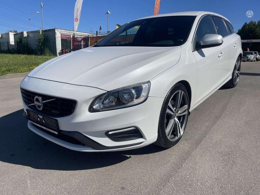 White Volvo V60 2014 in Kaunas, with an engine capacity of 1.96 L and mileage of 268 thousand km for 6950 €, photo 1 on AUTOMOTO.COM.LV