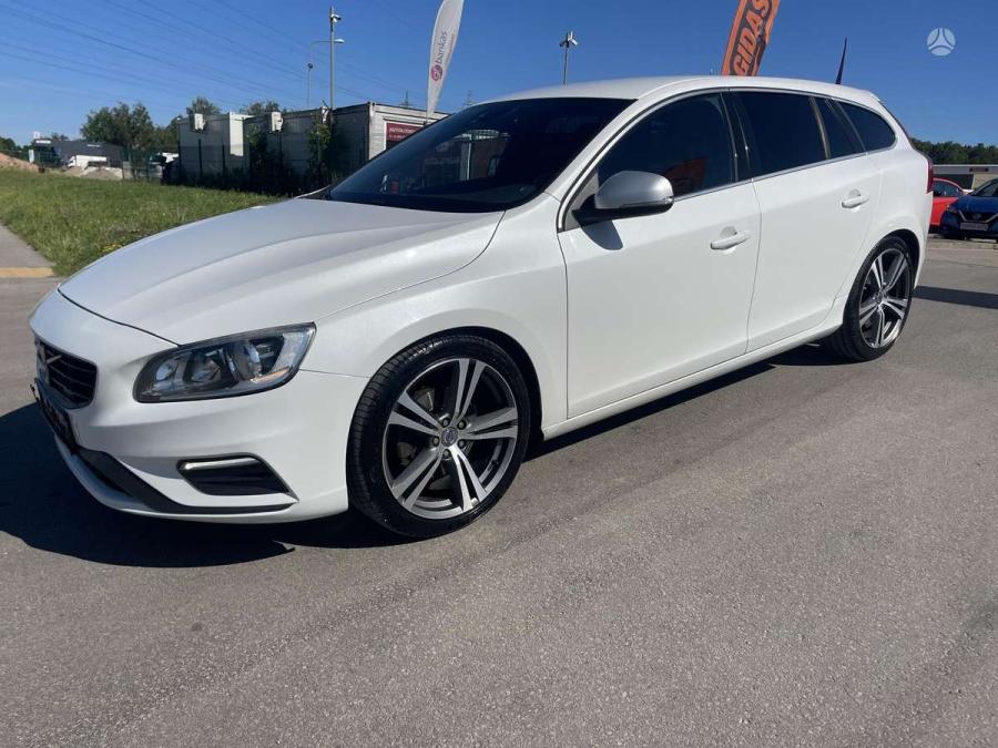 White Volvo V60 2014 in Kaunas, with an engine capacity of 1.96 L and mileage of 268 thousand km for 6950 €, photo 3 on AUTOMOTO.COM.LV
