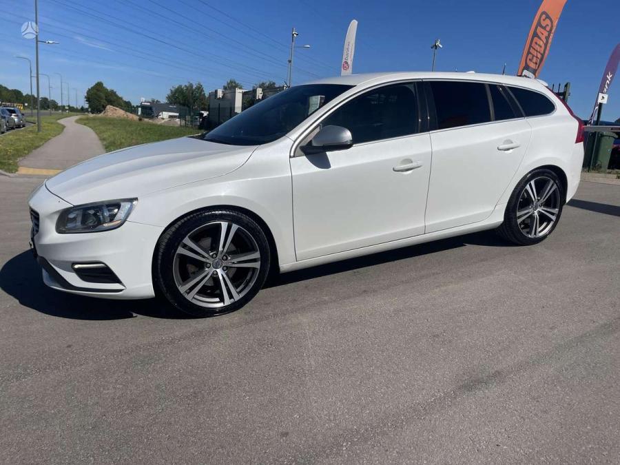 White Volvo V60 2014 in Kaunas, with an engine capacity of 1.96 L and mileage of 268 thousand km for 6950 €, photo 4 on AUTOMOTO.COM.LV