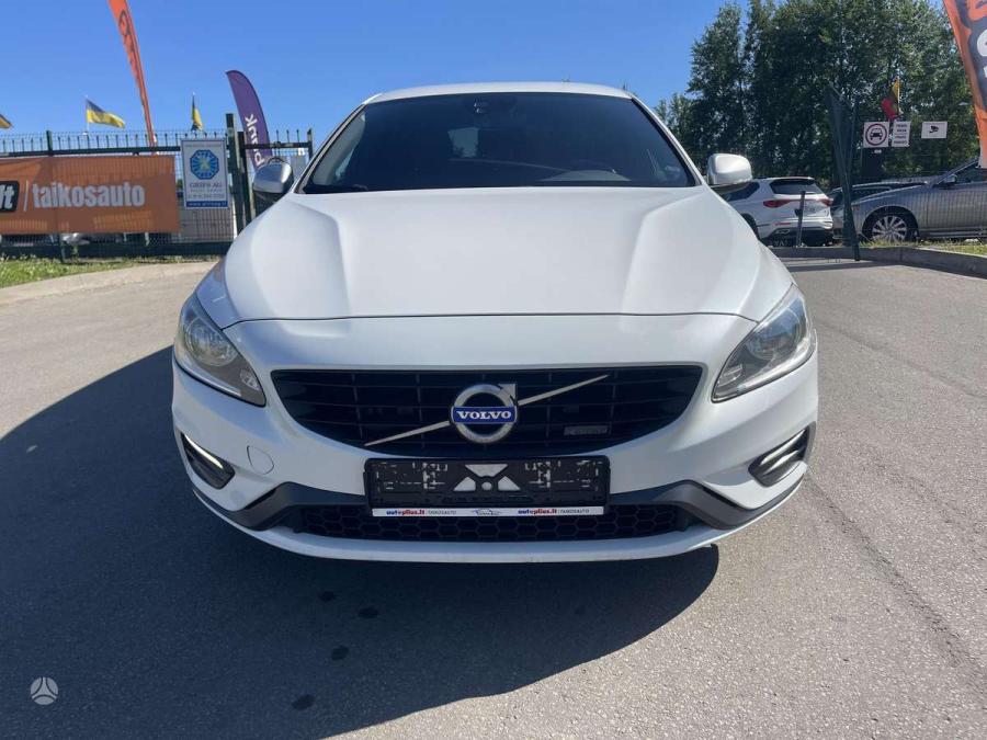 White Volvo V60 2014 in Kaunas, with an engine capacity of 1.96 L and mileage of 268 thousand km for 6950 €, photo 5 on AUTOMOTO.COM.LV